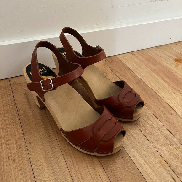 Swedish Hasbeens | Shoes | Swedish Hasbeens Peep Toe High Clog Size 37 ...